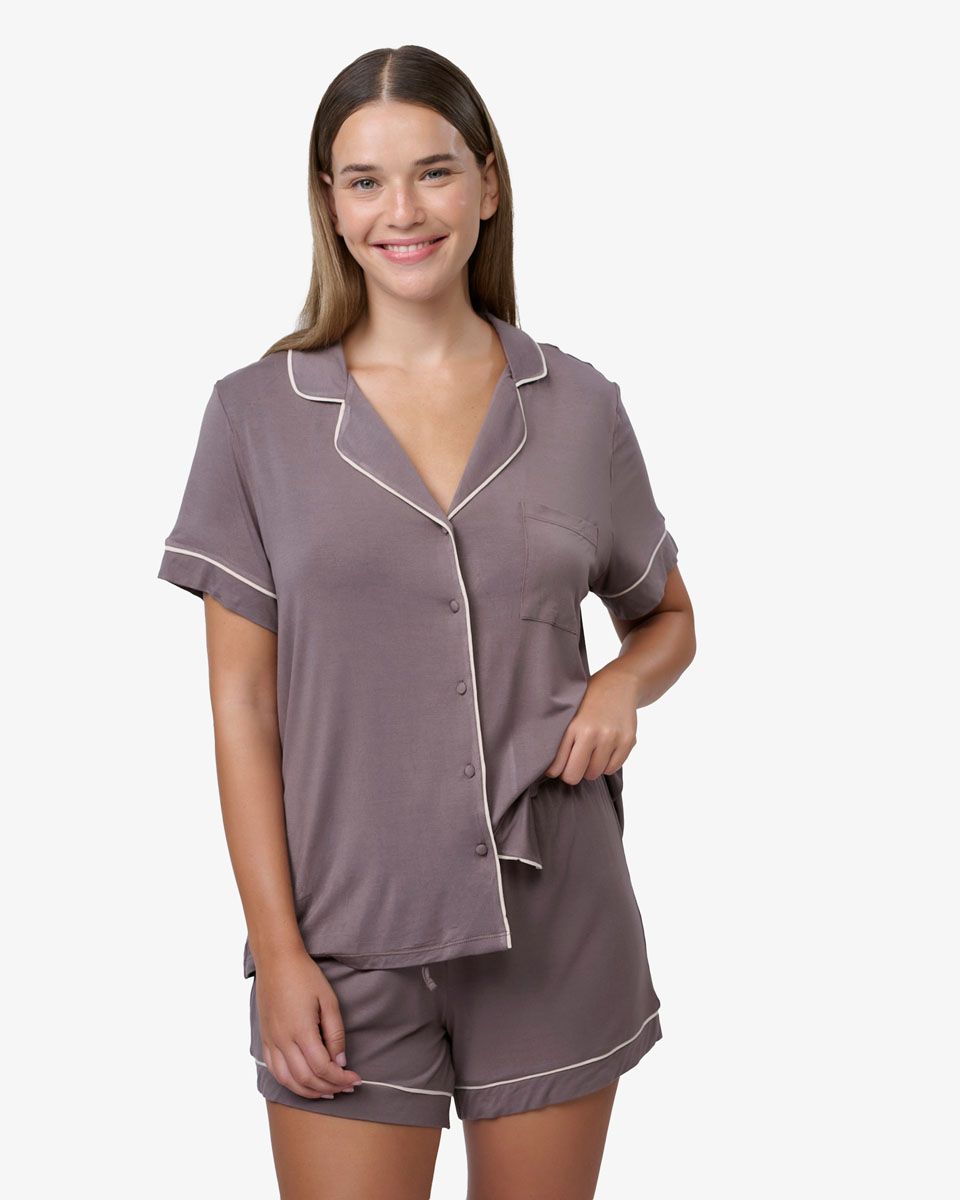 סט פיג'מה ויסקוזה מכנסון וחולצה מכופתרת | עכשיו לרכישה באתר פמינה