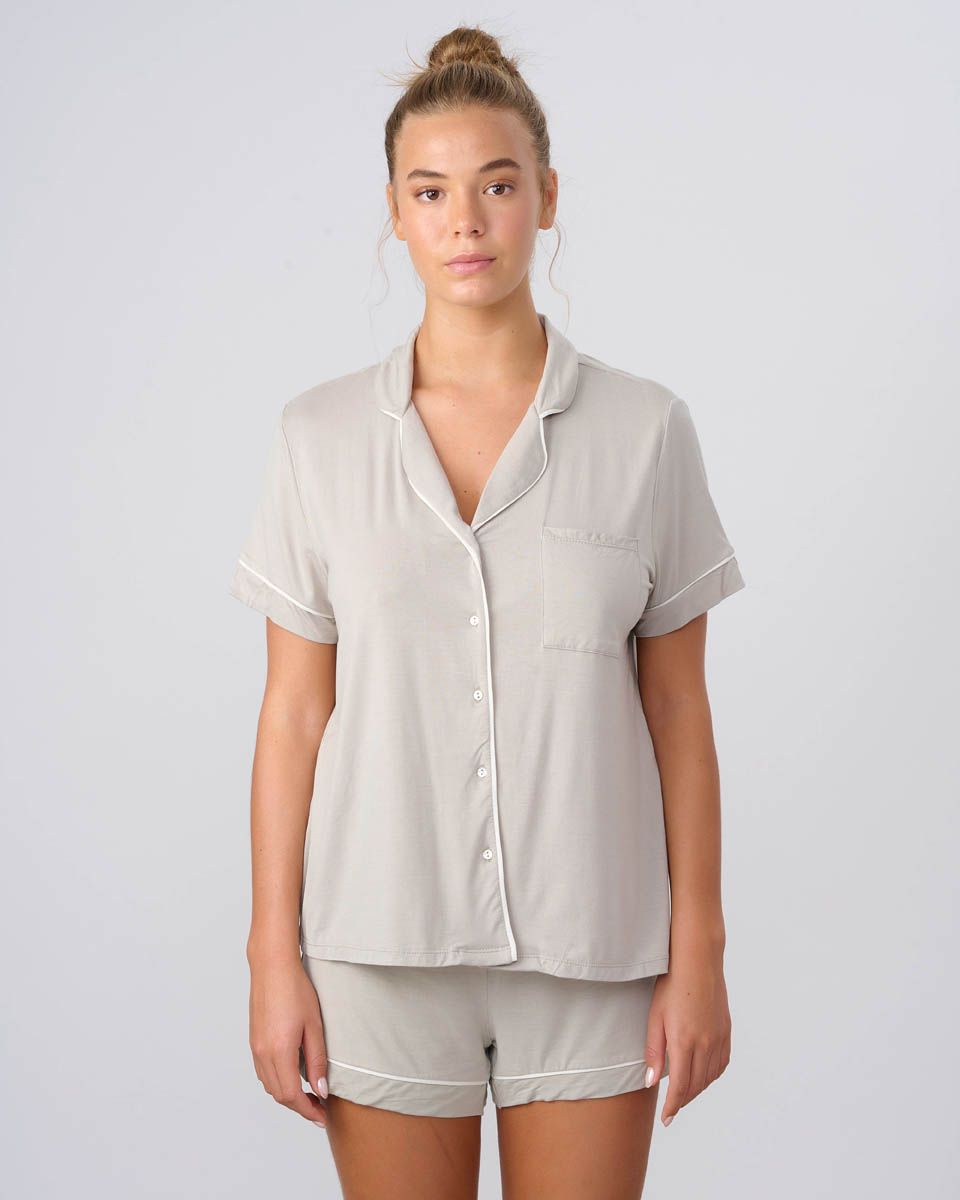 סט פיג'מה ויסקוזה מכנסון וחולצה מכופתרת | עכשיו לרכישה באתר פמינה