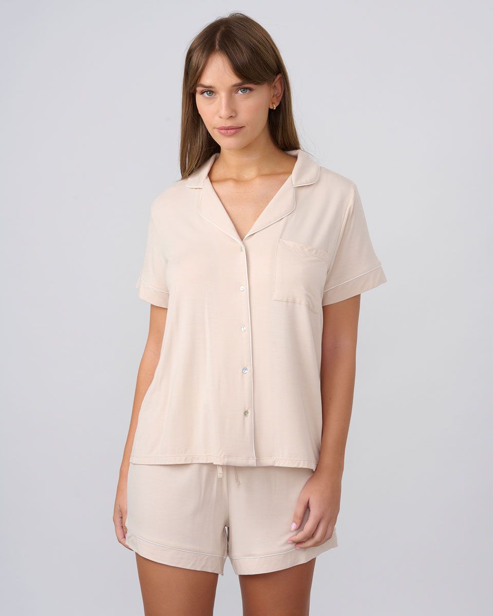 סט פיג'מה ויסקוזה מכנסון וחולצה מכופתרת | עכשיו לרכישה באתר פמינה